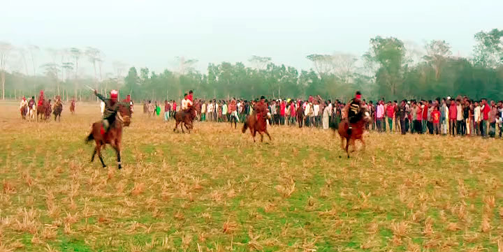 নলছিটিতে ৫০টি ঘোড়ার দৌড় প্রতিযোগিতায় এলাকাজুড়ে উৎসব