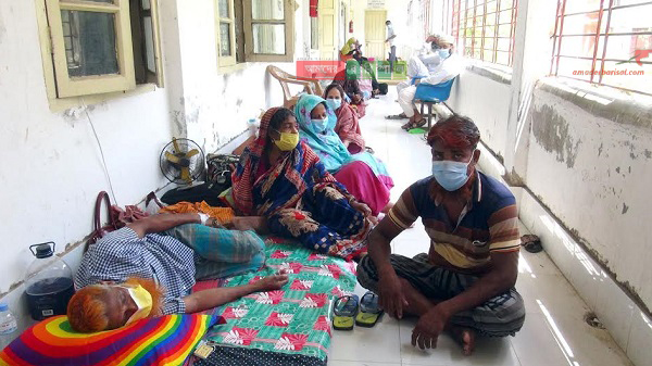 ঝালকাঠি হাসপাতালে ডায়রিয়া রোগী ঠাঁসা, সামাল দিতে হিমশিম খাচ্ছে চিকি ...